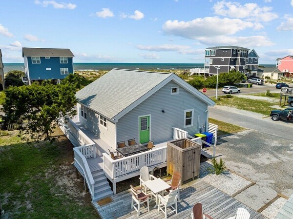 Steps To The Beach Cottage: Pet-friendly - Oak Island, NC