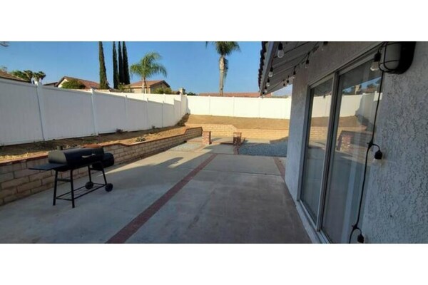 Cheerful 4 Bedroom Home With Free Wi-fi - Moreno Valley, CA