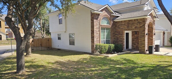 12 Guest Home 3 Minutes From Seaworld  Close To Lackland Afb, And Six Flags - Helotes, TX