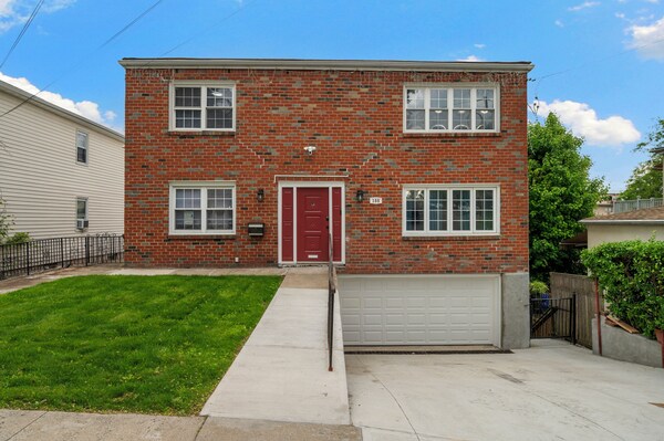 Spacious 3-bedroom Apt Near Metro North With Wifi, Ac In Yonkers - The Bronx, NY