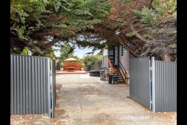 Syds Place - A 70s Retro Beach House, Free Wifi - Goolwa