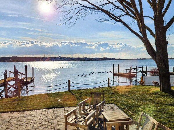 Charming 3-bedroom Cottage With Your Own Dock, In Superb Narragansett. - Rhode Island