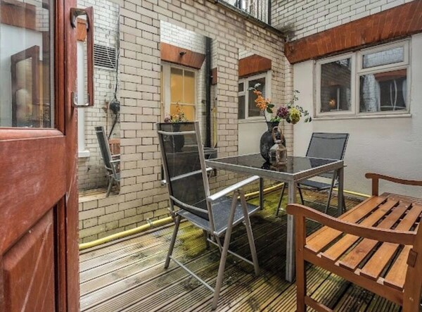 2 Bedrooms 2 Bathroom Harrods - Whitehall