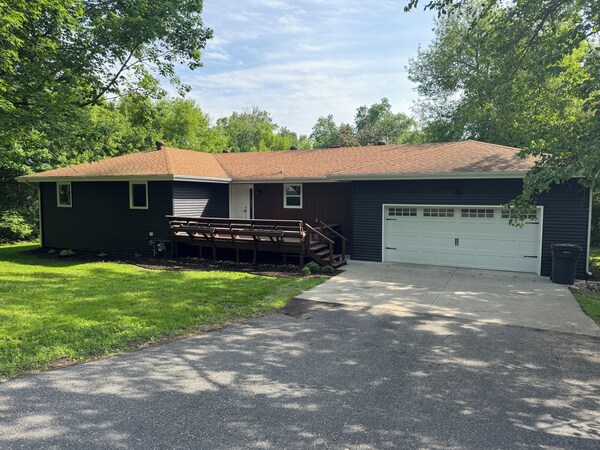 Dockside Retreat On The Canal On Lake Bemidji- 4br, 3ba-hot Tub-fireplace! - Bemidji, MN