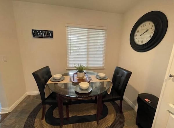 Business Class / Family Vacation / Large Back Yard - Riverside, CA