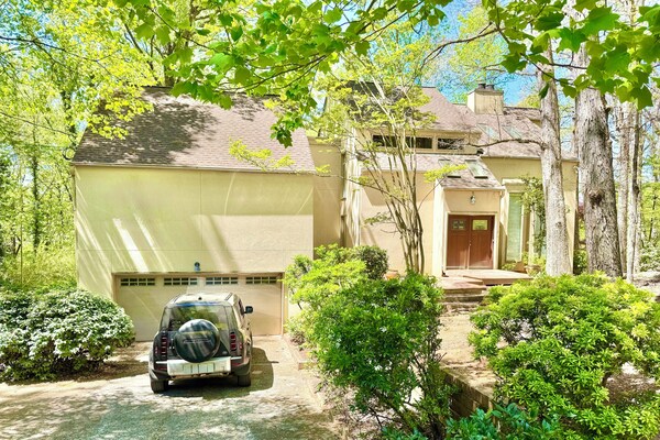 Luxury Mountain View Treehouse W Pool , View, Pool Table, 7 Bedrooms - Atlanta, GA