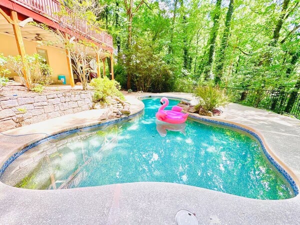 Luxury Mountain View Treehouse W Pool , View, Pool Table, 7 Bedrooms - Sandy Springs, GA