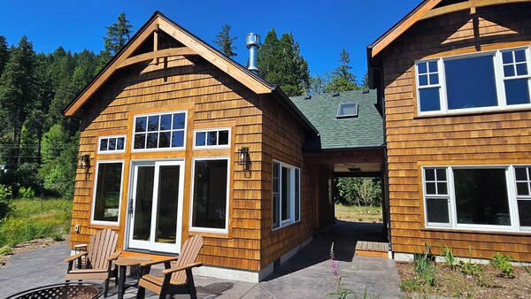 Riversong - Charming Mckenzie Riverside Guest House - Oregon