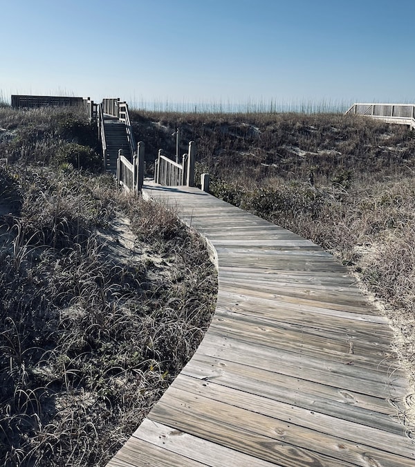 Southern Exposure - Oceanview - Pool, Pickleball, Tennis! - Emerald Isle, NC