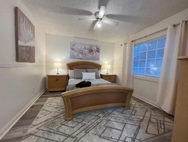 Four Bedroom Home, Lots Of Space, Business Class - Moreno Valley, CA