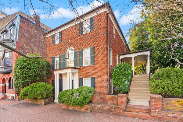 Luxury Home With Private Pool, Heart Of Old Town, Hosts 14+, 9bd, 99 Walk Score - Washington, DC