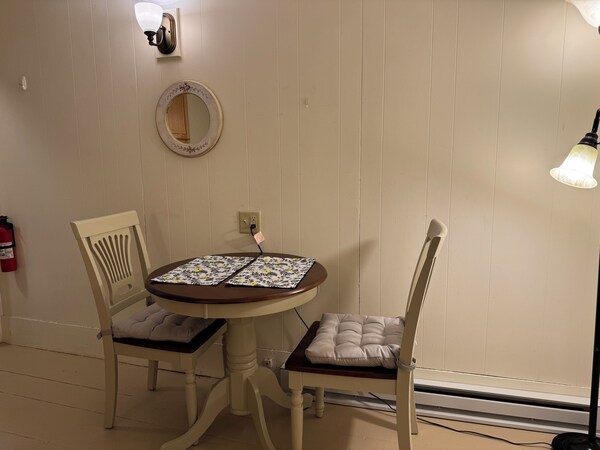 Charming 1-bedroom Apartment With Wifi, Ac In Delightful Brattleboro - Brattleboro, VT
