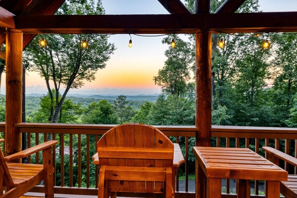 Leaf Peeper Point - Mountain View | Hot Tub | Game Room - Blue Ridge, GA