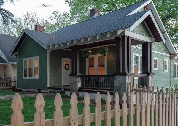 Cozy & Centrally Located Downtown Retreat - City View, SC