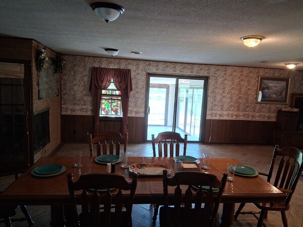 Bike, Fish, Relax 3 Br Lakefront Ranch House - Iola, KS