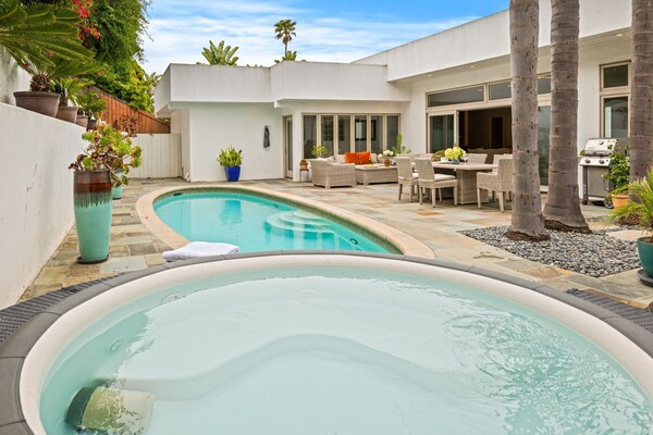 Premium Shoreline Location With Pool Mere Steps From The Beach! - Santa Barbara, CA