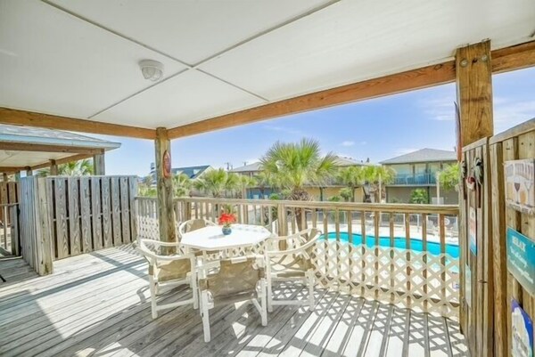 Pet Friendly, Shared Pool, Minutes To The Beach - Corpus Christi, TX