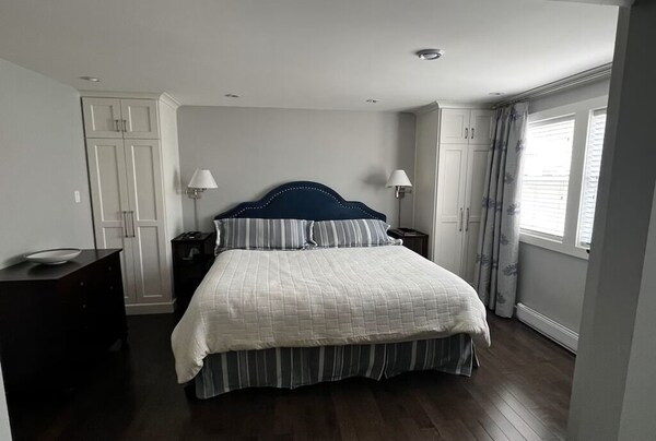 Cozy Taste Of Luxury & Exclusivity Near Downtown St. John's! - St. John's