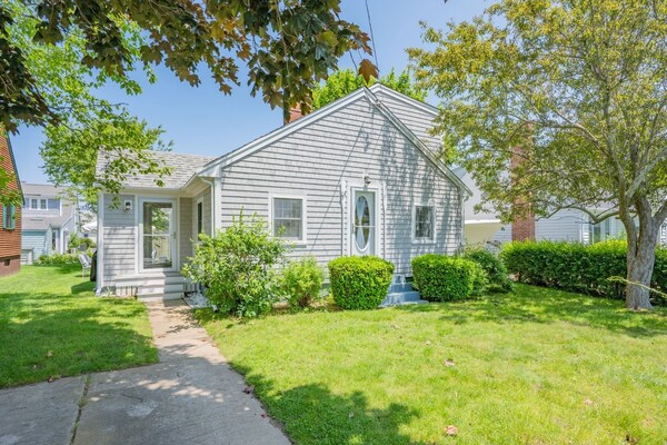 Charming Cape Getaway: Walk To Beach, Boardwalk & Dog-friendly! - Sandwich, MA