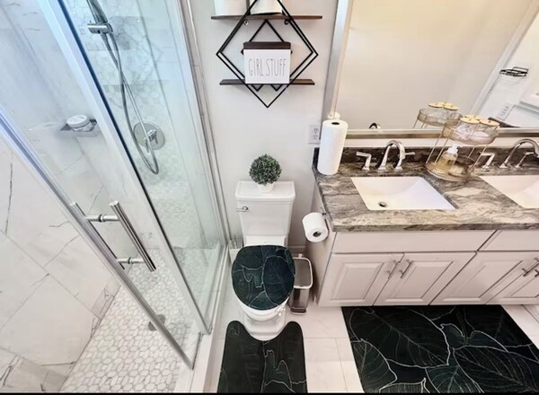 Best King Bedroom Near Sugarland Center And Houston Hotspot - Sugar Land, TX