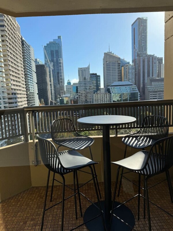 Stylish Family 1br + Cozy Bunks For 5 With Games - Surry Hills
