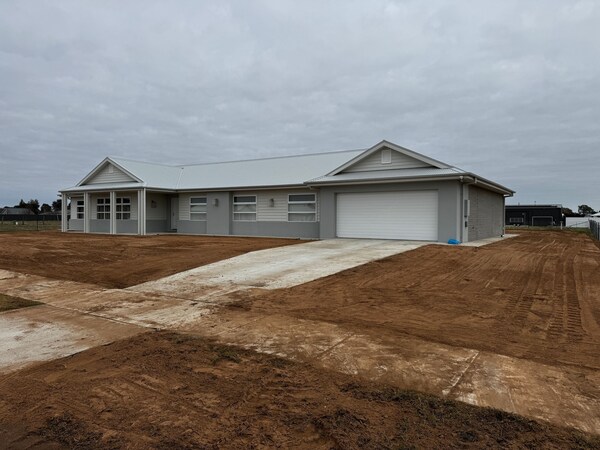Large 6 Bedroom Home - Sleeps 12 - 3 Minute Drive To Lake Mulwala - Yarrawonga