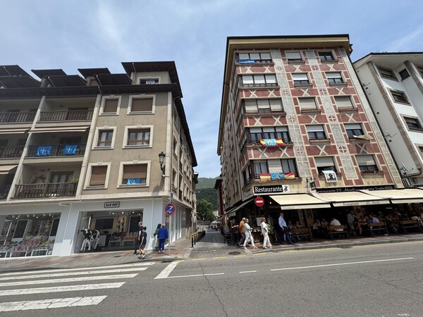 Doña Carmen En El Corazón De Cangas De Onís - Cangas de Onís