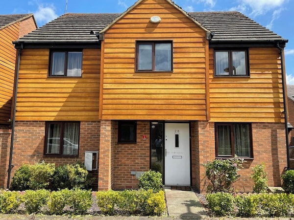 10 Guests - 5 Bedrooms - Free Parking - Lux House - Hertfordshire