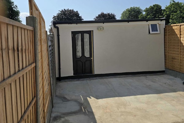 4 Bed-sleeps 8-private Garden-family Friendly - Woolwich