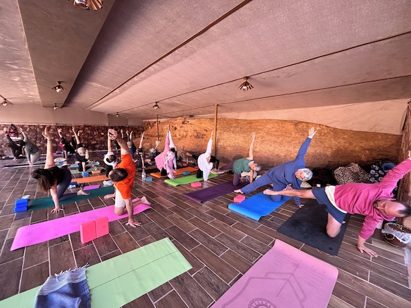 Desert Camp And Retreat Center With Staff And Cook In Wadi Rum, Jordan - Áqaba