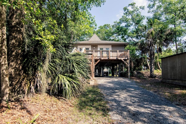 Beach Hut Cottage | Pet-friendly 3br Edisto Beach Vacation Rental | Easy Walk To The Beach - Edisto Island