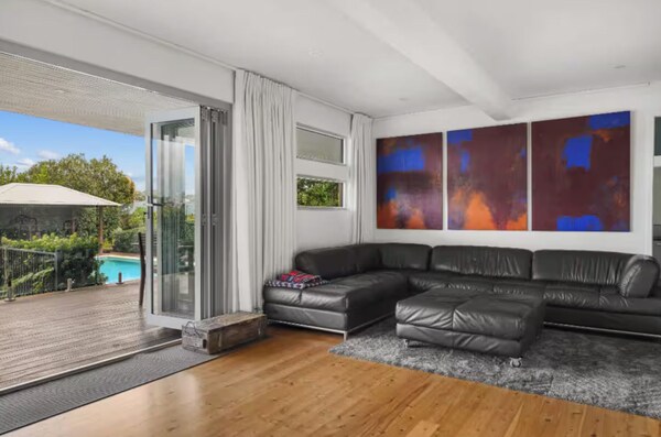 Luxury Queen Room - Close To Beach. - Terrigal