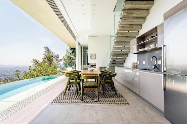 Hillside Oasis With Infinity Pool & City Views - Beverly Hills
