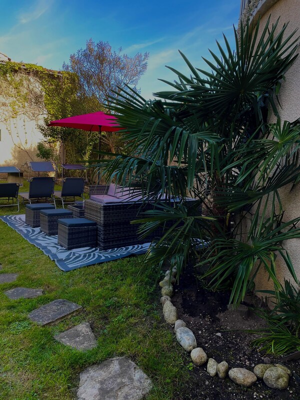 2' Du Centre Historique! Gîte 4* 220m2, Terrasse, Jardin, Jacuzzi. Idéal Famille - Ariège