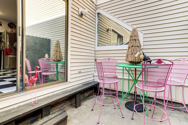 8 Mi To Dtwn Denver: Groovy Pet-friendly Condo - Denver, CO