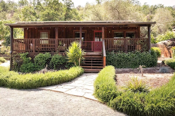 Riverfront Cabin - Private River Access & Hot Tub - Three Rivers, CA