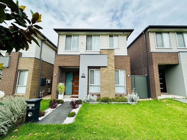 Jc House - 4 Br, Ac & Wi-fi Close Coles & Train - Sydney