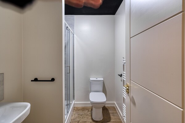Renaissance 3: 1 Bedroom Apartment In Southport - Southport