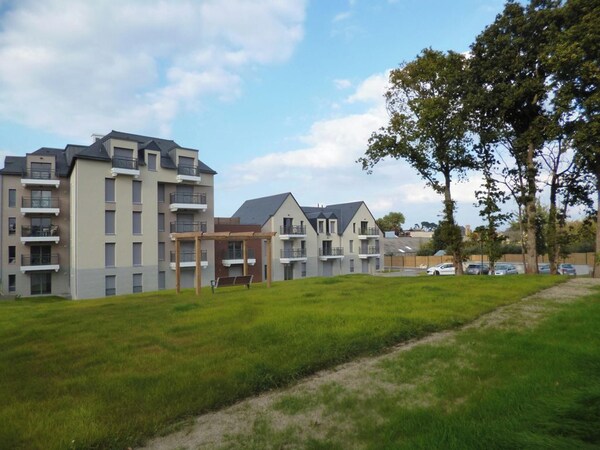 Homerez - Appartement Charmant à Dinard Avec Balcon Et Jardin - Saint-Briac-sur-Mer