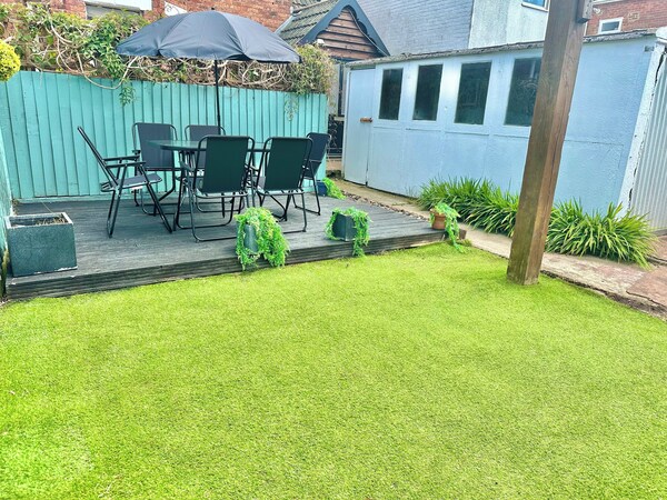 Modern Three Bed Gem Near Beach - Sleeps 6 - Steam Shower - Fast Wifi - Garden - Boscombe
