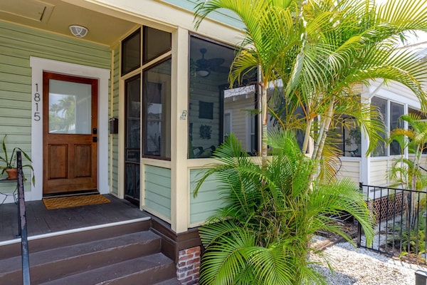 2 Bedroom Bungalow In Historic Ybor City, Steps From 7th Ave - Tampa, FL
