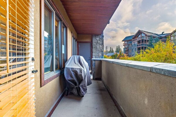 Mountain View | Hot Tub | Downtown | Walkout Patio - Canmore