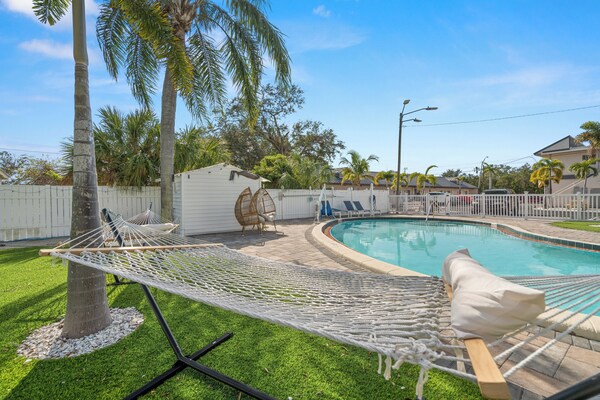 This House Is A 1 Bedroom(s), 1 Bathrooms, Located In Clearwater, Fl. - Clearwater