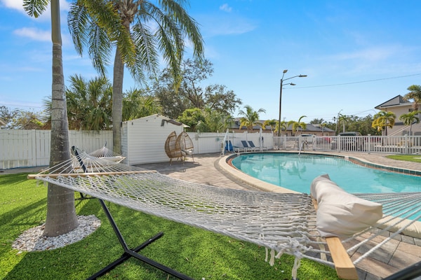 This Room Is A 1 Bedroom(s), 1 Bathrooms, Located In Clearwater, Fl. - 清水市