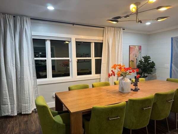 Savannah Escape - A Modern One - Savannah, GA
