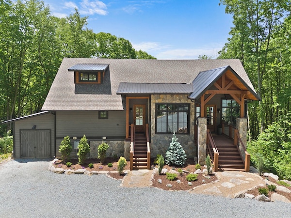Boulder Springs Lodge At Eagles Nest - Creek Onsite, Pets, Walk To Waterfall, View - Roan Mountain, TN