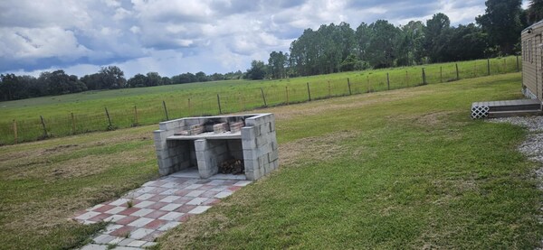 Charming 3-bedroom Country Chateau With Wifi, Ac In Delightful Geneva - Lake Harney, FL