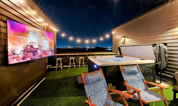 Speakeasy  4 Bedroom Home - Hot Tub - Game Room! - Nashville, TN