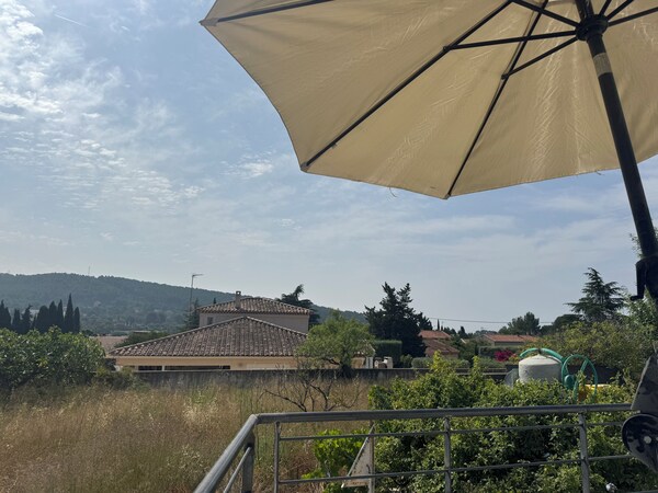 House With Swimming Pool In A Green Setting Five Minutes From The Beach, Unobstructed View - Aubagne
