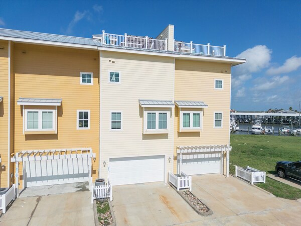 Marina Front Condo With A Rooftop Deck! - Port Aransas, TX